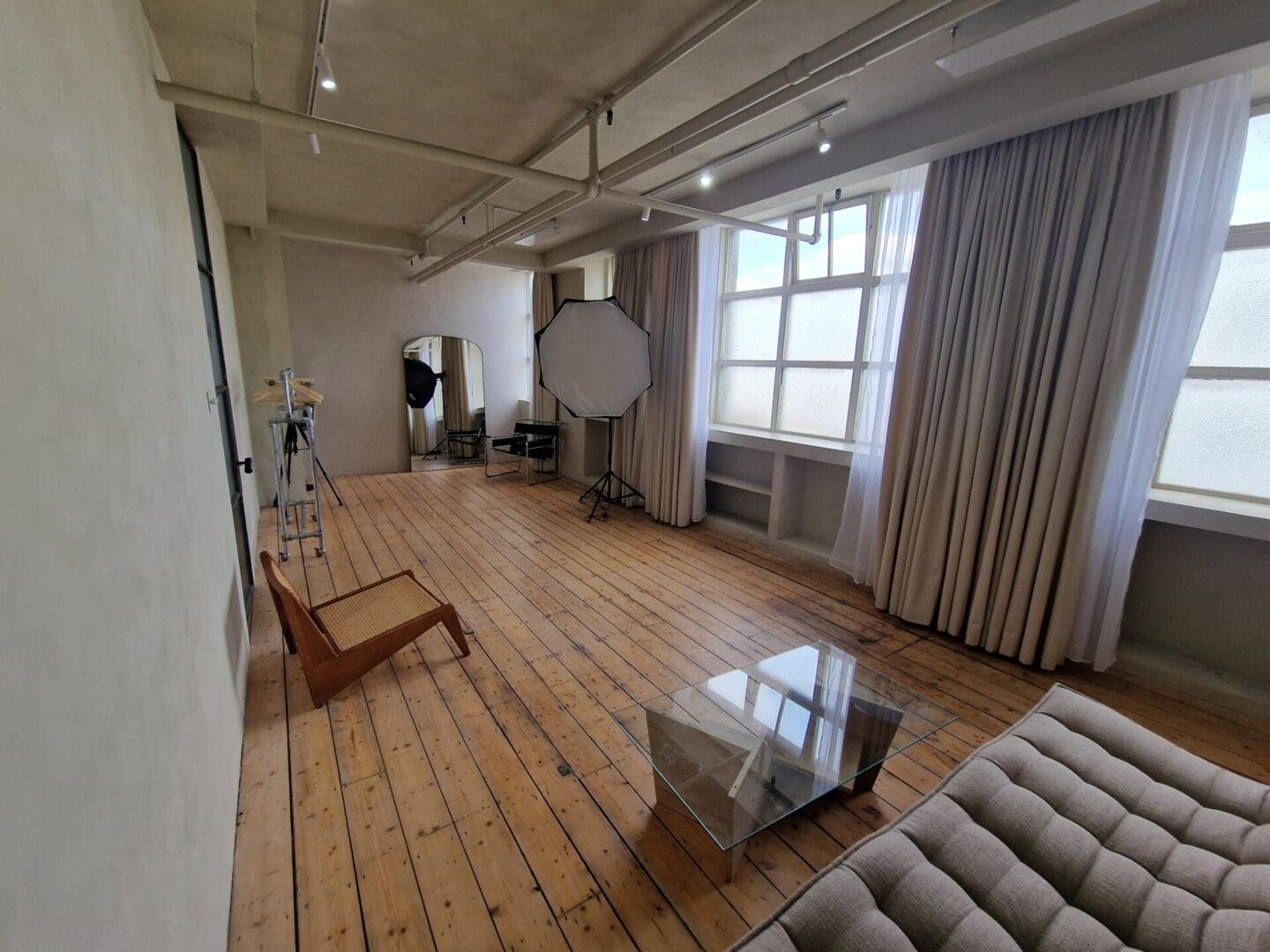 Studio (440 sq ft.), Universal Building, Devonshire Street North ...